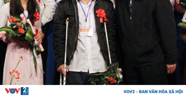 Tài năng khoa học trẻ trên đôi nạng gỗ